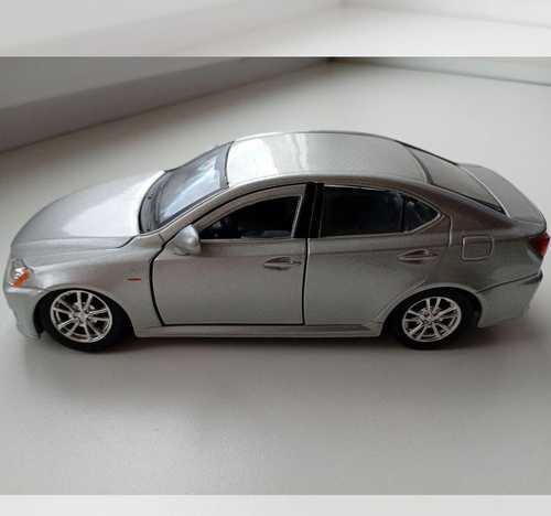 Модель автомобиля Lexus IS 350 (1:24)