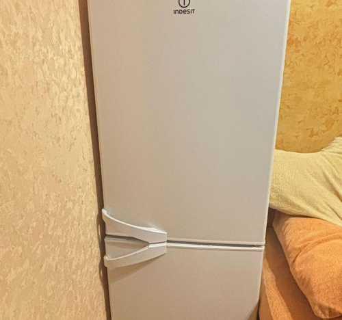 Холодильник indesit бу SB 150