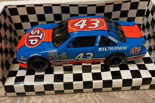 Richard Petty STP Grand Prix 1/18 ertl