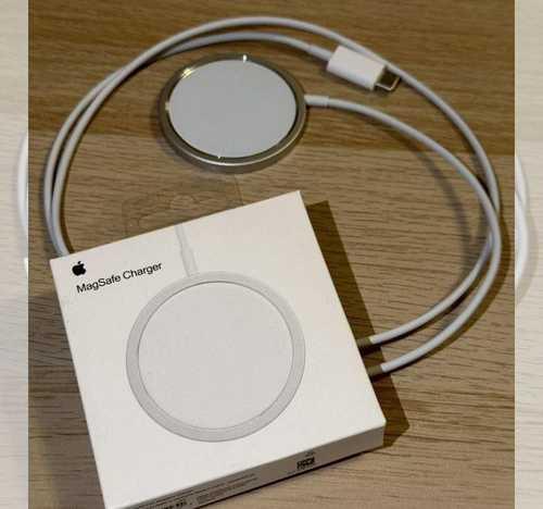 Зарядка на iPhone MagSafe