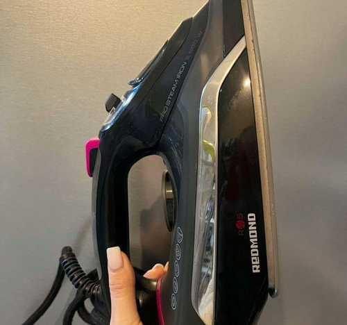 Утюг Redmond RI-C254S