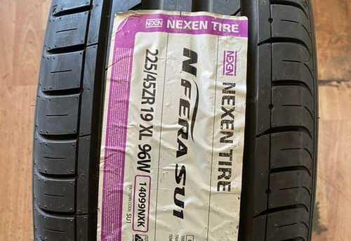 Nexen N'Fera SU1 225/45 R19 и 255/40 R19