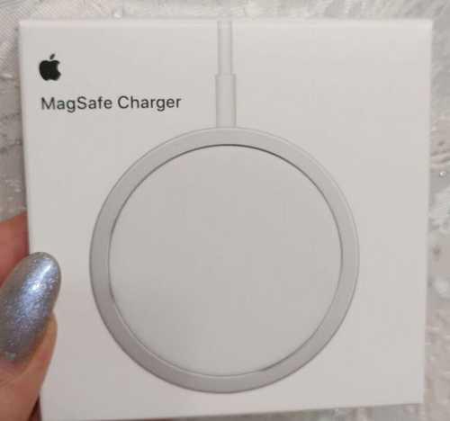 Беспроводная зарядка MagSafe Charger на iPhone