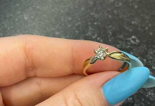 Золотое кольцо с бриллиантом 0.31 карата