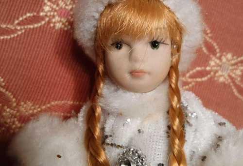 Снегурочки фарфоровые куколки