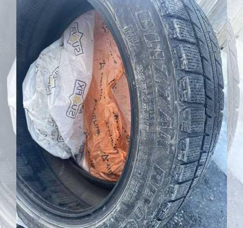 Bridgestone Blizzak Revo GZ 225/45 R17