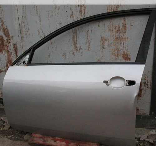 Передняя левая дверь дефект Nissan Primera P12