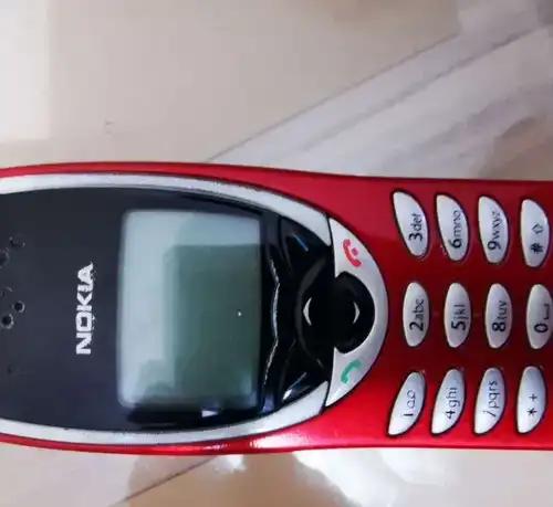 Nokia 8210