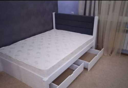 Кровать двухспальная деревянная