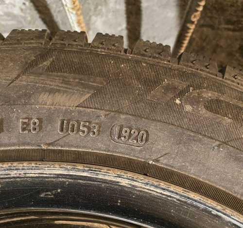 Pirelli Ice Zero 175/65/14 на дисках тзск (LADA)