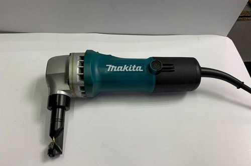 Высечные ножницы по металлу Makita JN1601