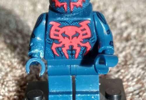 Человек-паук из набора lego 76114 Паучий вездеход