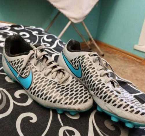 Футбольные бутсы Nike Magista