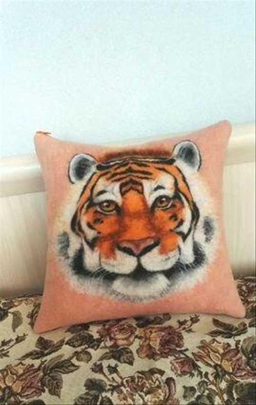 Декоративная подушка "Тигр" (натур. шерсть, лен)