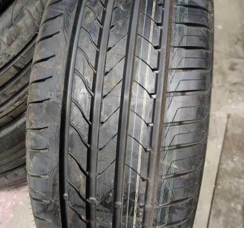 Goodyear EfficientGrip 215/55 R16 93H