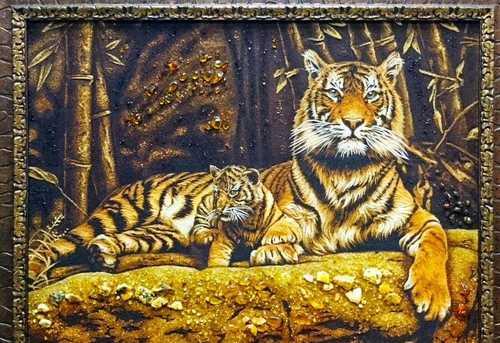 Картина из янтаря -Тигрица с тигренком Array