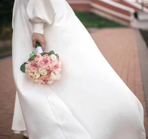 Свадебное платье со шлейфом 48 50
