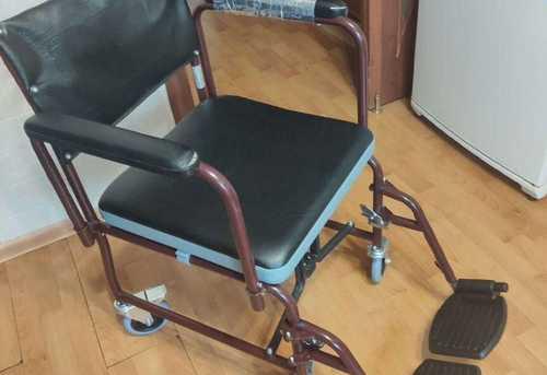 Кресло-каталка с санитарным оснащением TitanLY800