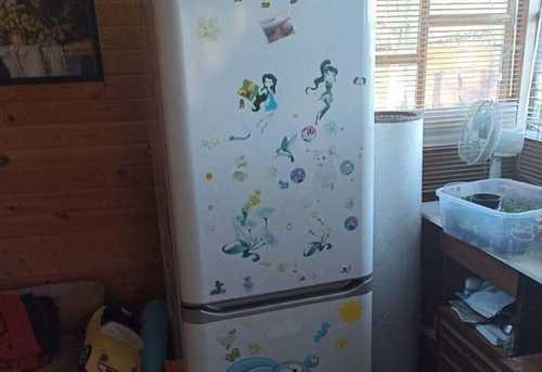 Холодильник Ariston бу