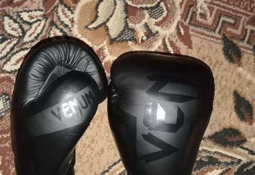 Боксерские перчатки venom 16 oz