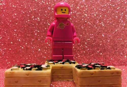 Lego minifigures Pink Astronaut