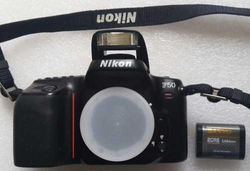 Фотоаппарат Nikon F50D с двумя объективами