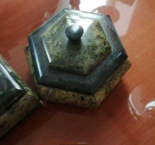 Малахитовая шкатулка из змеевика