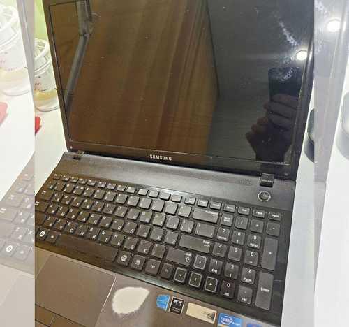 Ноутбук Samsung NP300E5C - U06