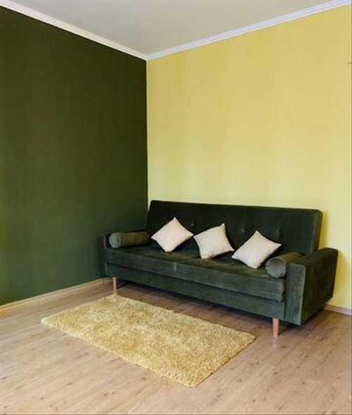 Раскладной зеленый диван