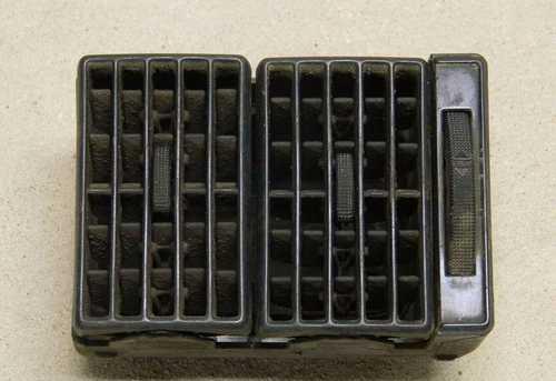 Дефлектор торпедо левый Audi 80 B3