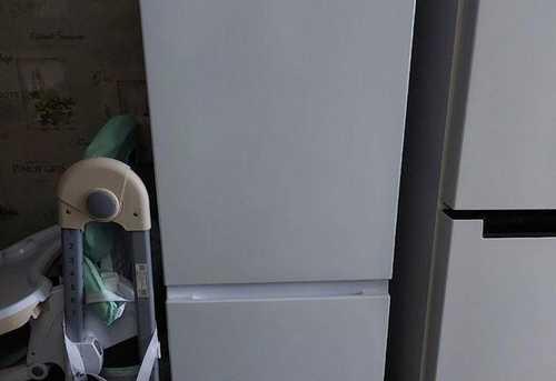 Холодильник бу Hisense