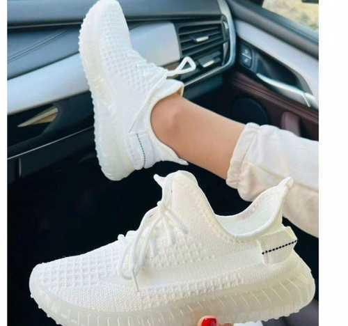 Кроссовки adidas yeezy