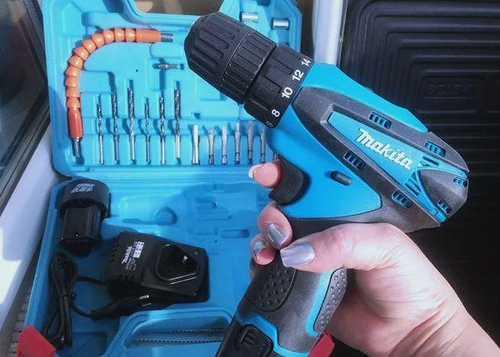 Шуруповерт 12 вольт Makita с битами