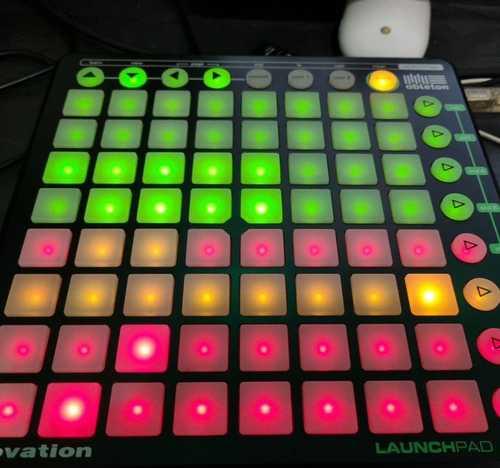 Novation Launchpad миди контроллер