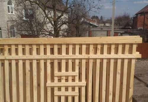 Забор деревянный. Туалет