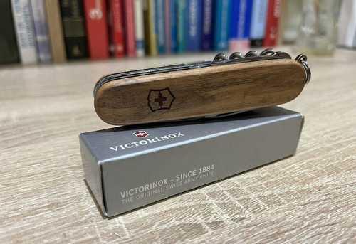 Нож складной Victorinox Huntsman Wood