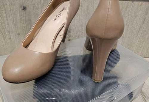 Обувь женская, цена указана за одну пару