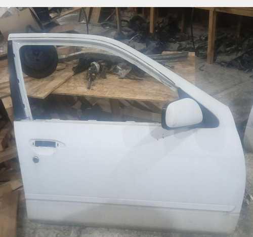 Двери передние Nissan Primera P11