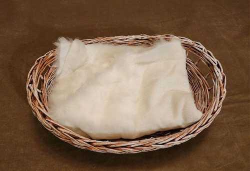 Плетеная корзина с меховой вкладкой
