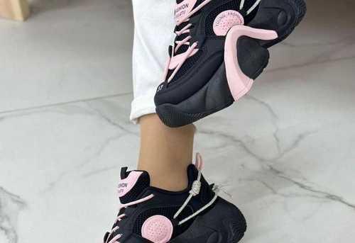 Кроссовки чёрные с розовым