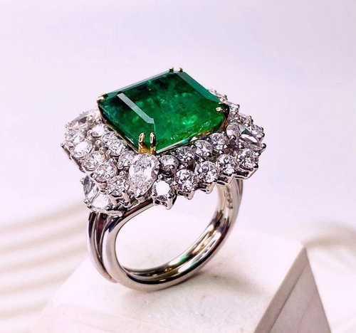 Золотое кольцо с изумрудом и бриллиантами 3,95 ct