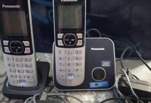 Телефон Panasonic с двумя трубками в комплекте
