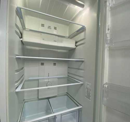 Холодильник Hotpoint-Ariston 327 литров