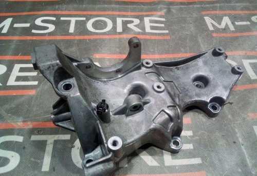 Кронштейн генератора Audi A4 B7/8E BFB 2006