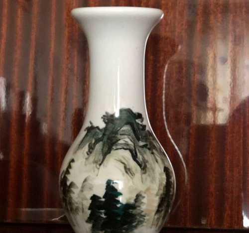 Фарфоровая ваза. Середина прошлого века. Япония