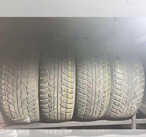 Kumho I'Zen RV Stud KC16 225/60 R17 M