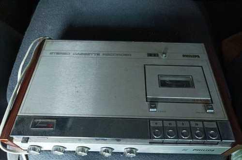 Кассетный магнитофон Philips N2400