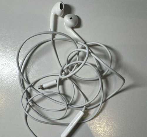 Наушники Apple EarPods with Lightning Connector