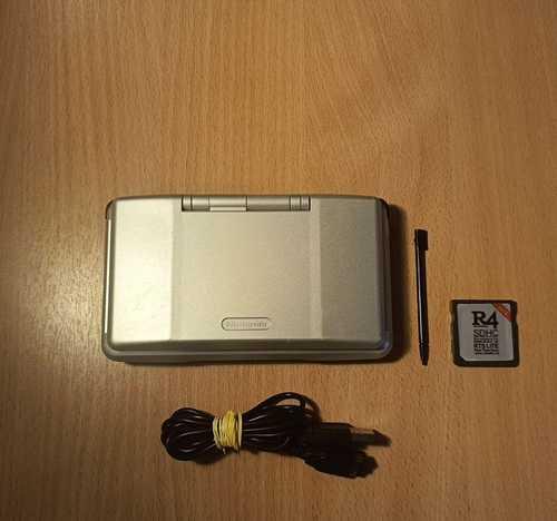 Nintendo DS  картридж R4