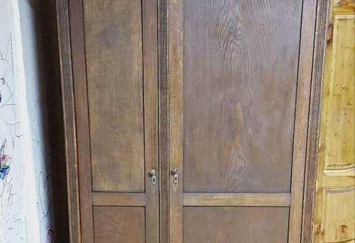 Старинный, антикварный плотяной шкаф
